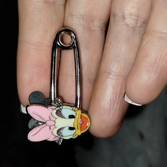Disney | Accessories | Disney Trading Pin Hong Kong Exclusive Daisy ...